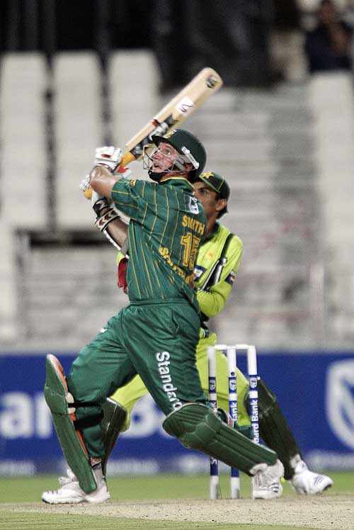 Graeme Smith launches one of his four sixes | ESPNcricinfo.com