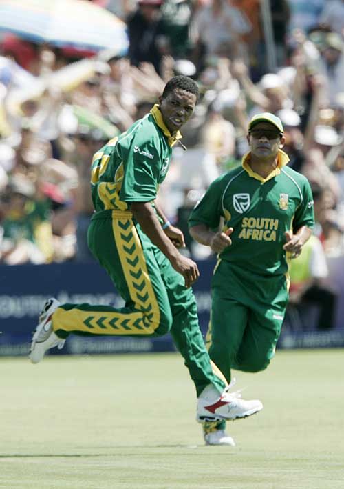 Makhaya Ntini took three early wickets | ESPNcricinfo.com