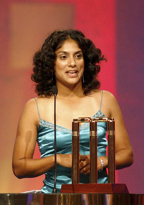 Lisa Sthalekar accepting her Women's International Cricketer of the ...