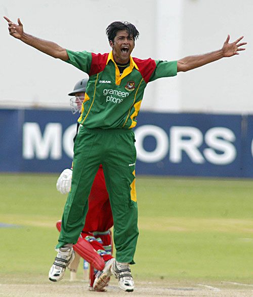 Shahadat Hossain roars an appeal | ESPNcricinfo.com