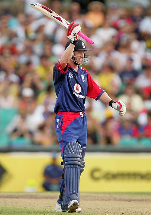 Paul Collingwood celebrates his third half-century in a row ...