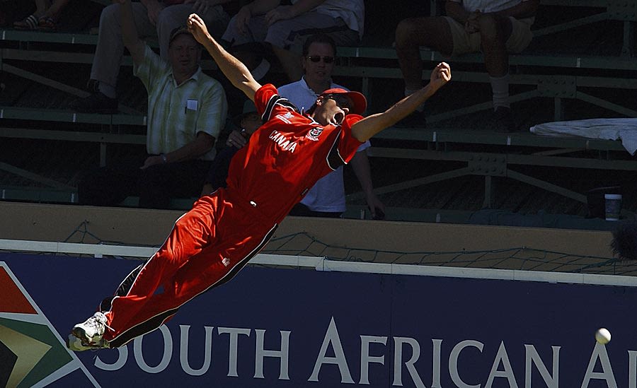John Davison dives on the boundary line | ESPNcricinfo.com