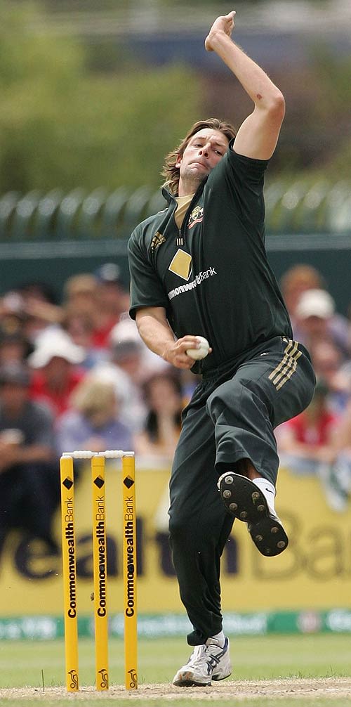 Ben Hilfenhaus bowls during his ODI debut | ESPNcricinfo.com