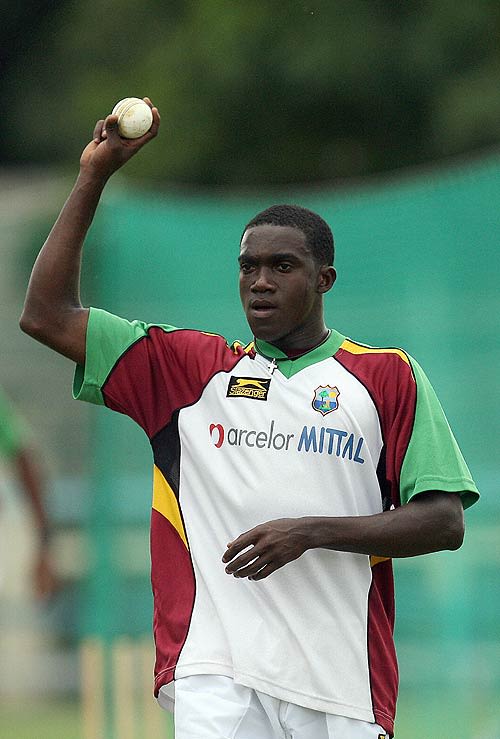 Jerome Taylor gets ready to bowl | ESPNcricinfo.com