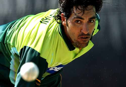 Umar Gul sends one down at practice | ESPNcricinfo.com