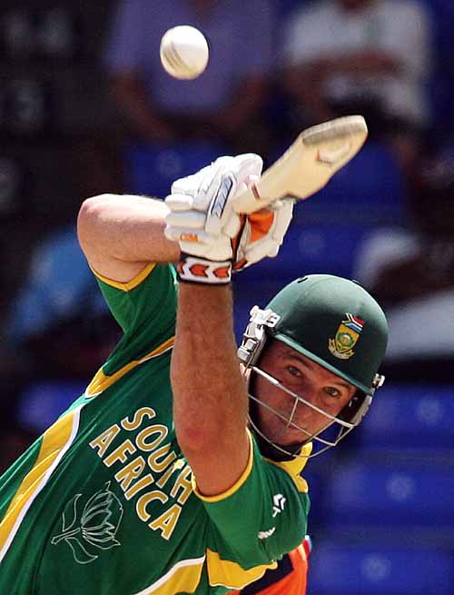 Graeme Smith drives one to the boundary | ESPNcricinfo.com