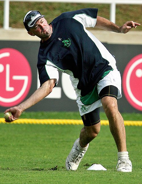 Jeremy Bray works on those sharp throws | ESPNcricinfo.com