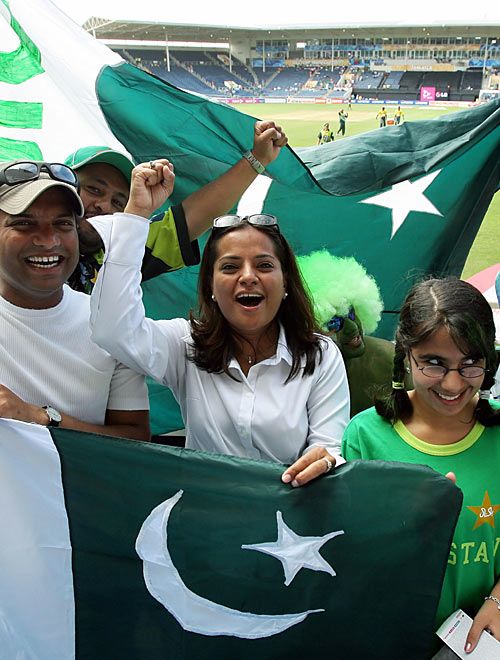 Pakistan fans cheer on their side against Ireland | ESPNcricinfo.com