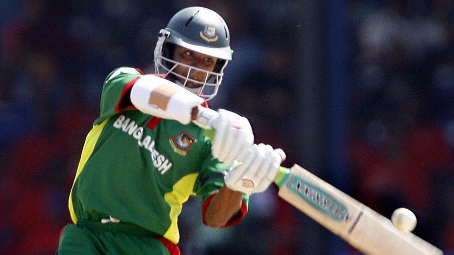 Classic World Cup Moments - Tamim Iqbal goes after Zaheer Khan in the ...