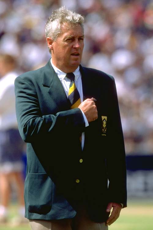 Bob Woolmer sings the natonal anthem before the Boxing Day Test ...