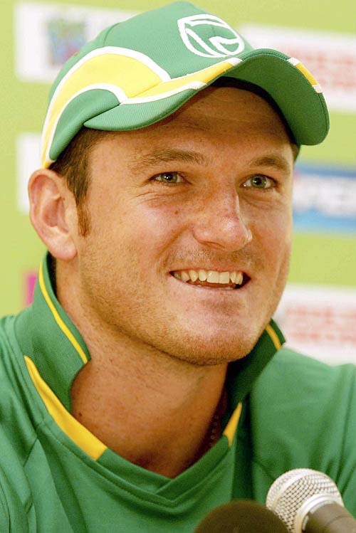 Graeme Smith answers questions at South Africa's press conference ...