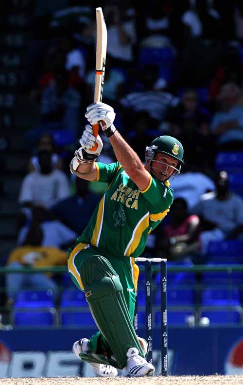 Graeme Smith launches into a booming drive | ESPNcricinfo.com