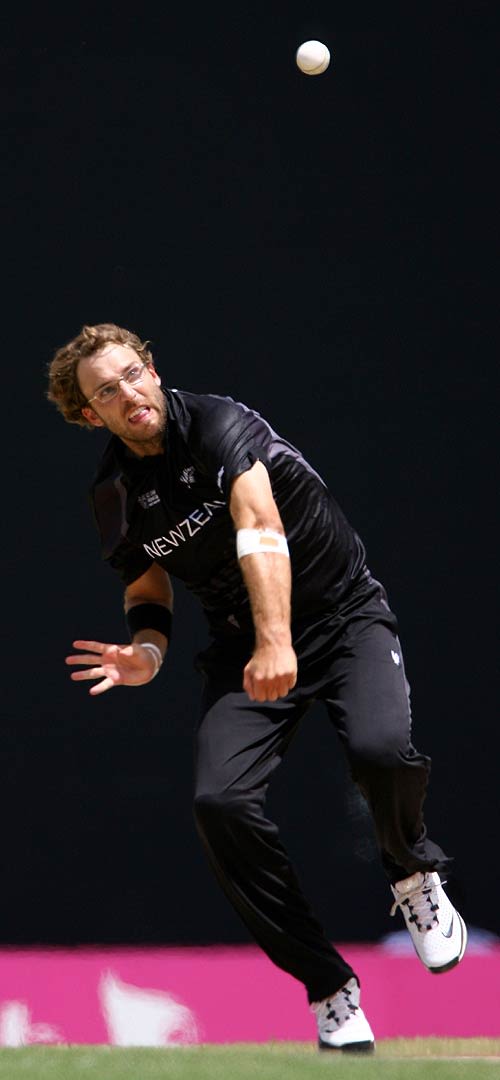 Daniel Vettori sends down a delivery | ESPNcricinfo.com