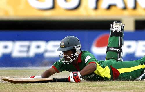 Mohammed Ashraful just manages to reach his ground | ESPNcricinfo.com