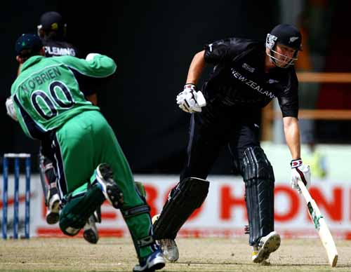 Peter Fulton makes his way back to the crease | ESPNcricinfo.com