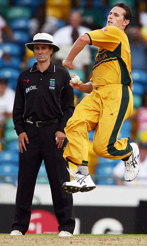 Shaun Tait roars in past Billy Bowden | ESPNcricinfo.com