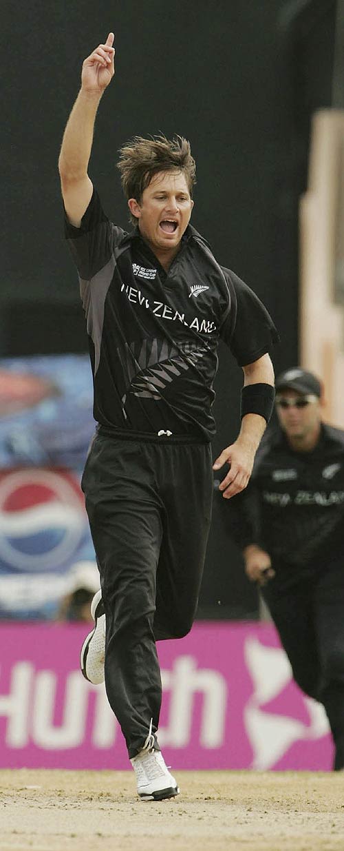 Shane Bond celebrates a wicket | ESPNcricinfo.com
