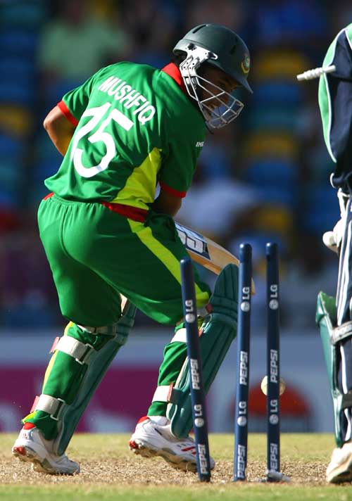 Mushfiqur Rahim is beaten in the flight by Kyle McCallan | ESPNcricinfo.com