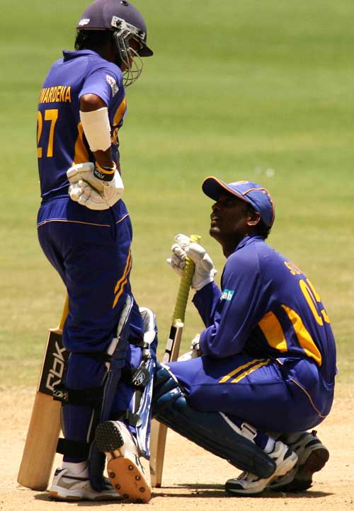 Chamara Silva and Mahela Jayawardene take a breather | ESPNcricinfo.com