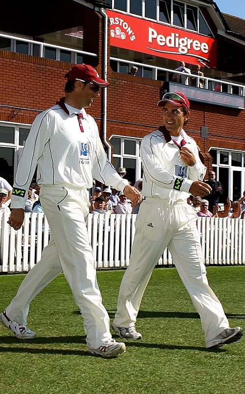 Marcus Trescothick and Justin Langer lead Somerset out for their ...