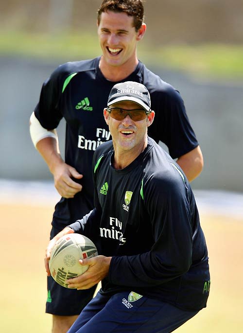 Shaun Tait and Matthew Hayden enjoy a game of rugby | ESPNcricinfo.com