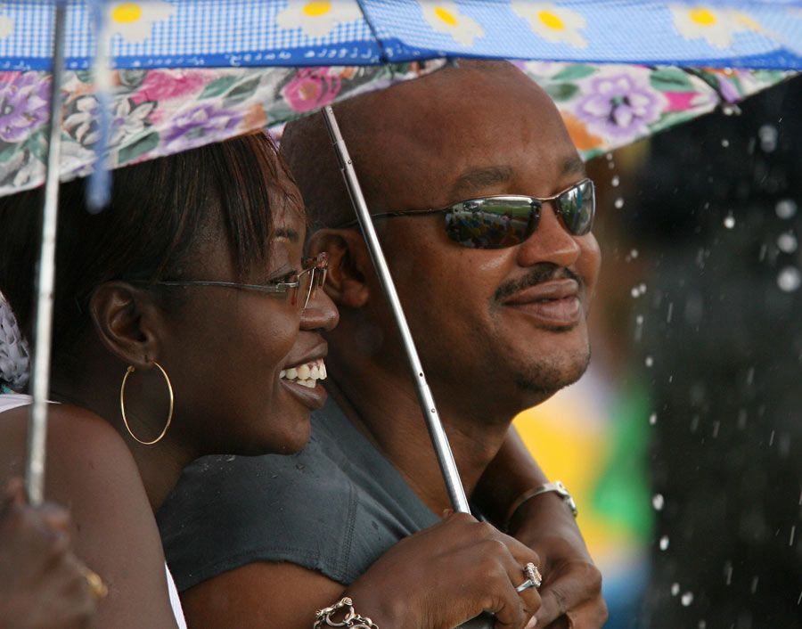 Spectators shelter from the rain in Barbados | ESPNcricinfo.com