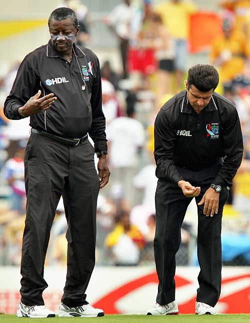 Steve Bucknor and Aleem Dar inspect conditions | ESPNcricinfo.com