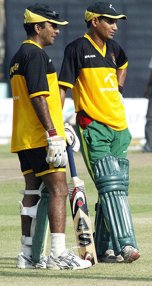 Javed Omar (left) chats with captain Habibul Bashar during practice ...