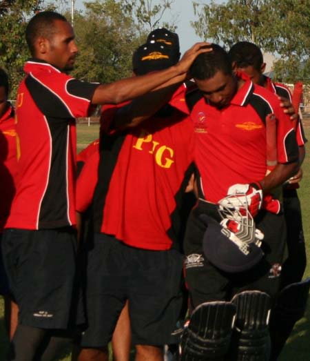 PNG players congratulate Chris Amini | ESPNcricinfo.com