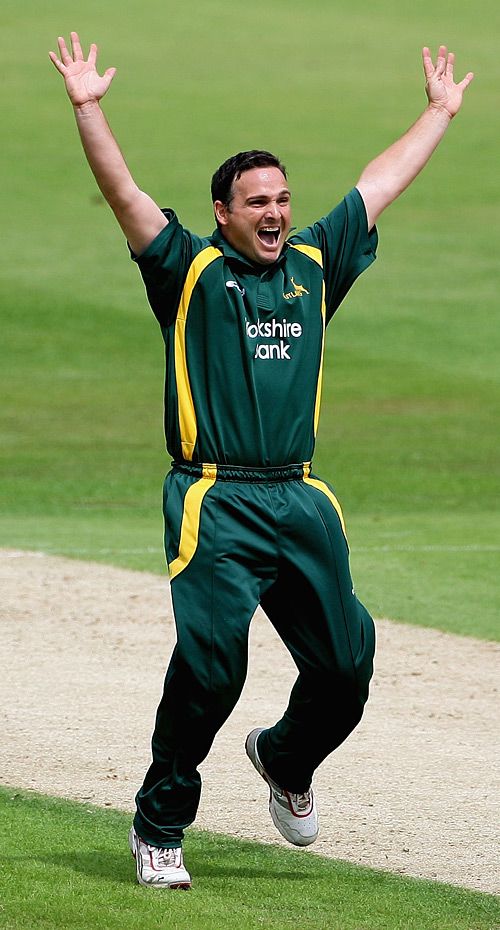 Mark Ealham appeals for the wicket of Gareth Cross | ESPNcricinfo.com