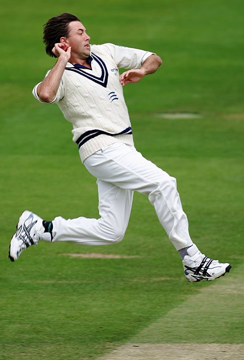 Chris Silverwood roars up to the crease | ESPNcricinfo.com