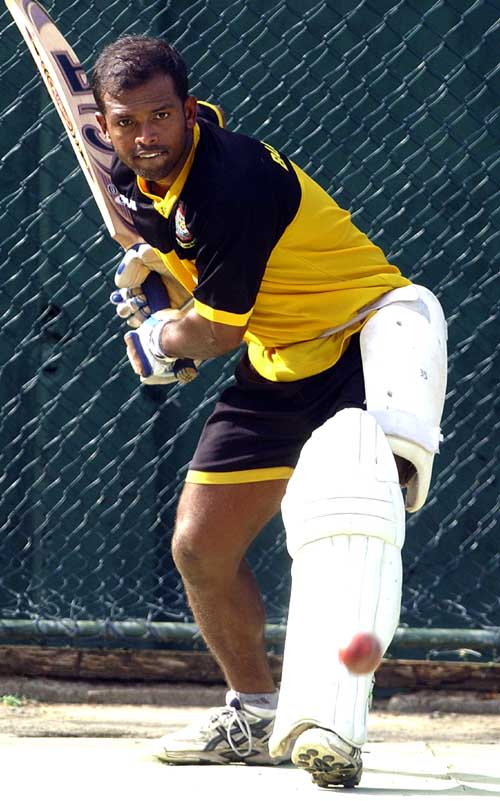 Rajin Saleh watches the ball | ESPNcricinfo.com