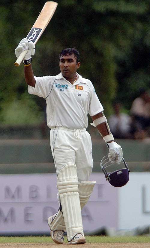 Jayawardene acknowledges the cheers | ESPNcricinfo.com