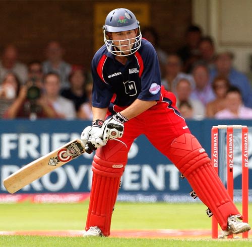 Gareth Cross gets cheeky and improvises | ESPNcricinfo.com