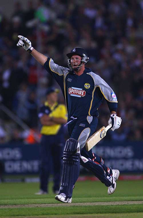 Darren Stevens hits the winning runs to seal the Twenty20 for Kent ...