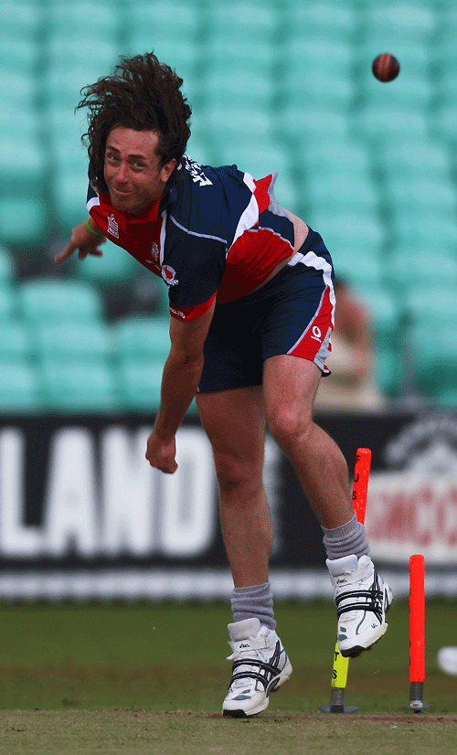 Ryan Sidebottom bowls in the nets ahead of the final Test against India ...