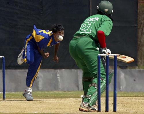 Nuwan Kulasekara bowls to David Obuya | ESPNcricinfo.com
