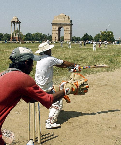 Cricketing action on the lawns of India Gate | ESPNcricinfo.com