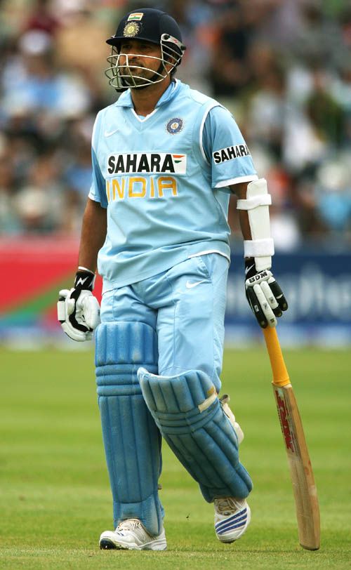 Sachin Tendulkar walks back to the pavilion | ESPNcricinfo.com