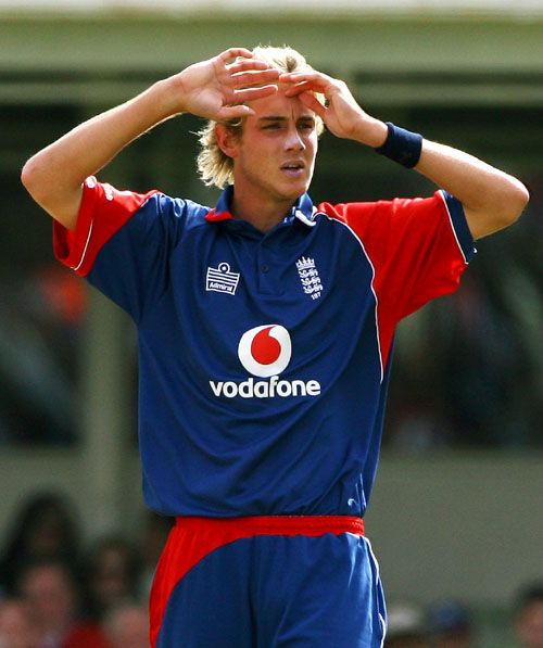 Stuart Broad despairs as the ball runs to the boundary | ESPNcricinfo.com