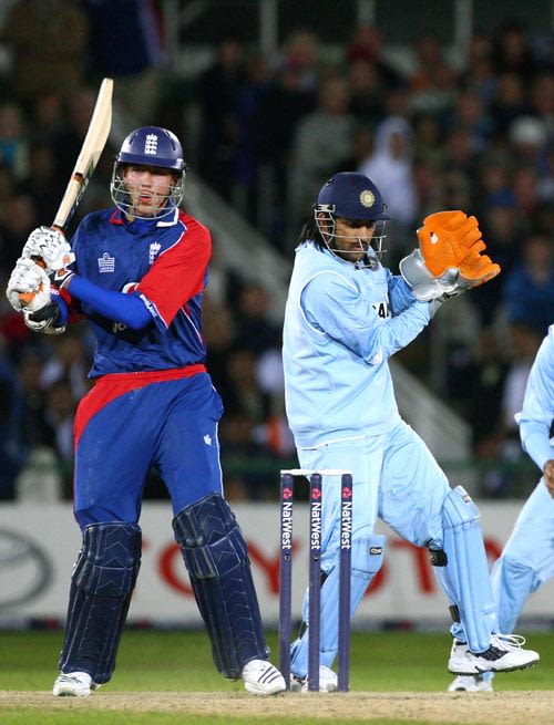 Stuart Broad pulls during his career-best 45 | ESPNcricinfo.com