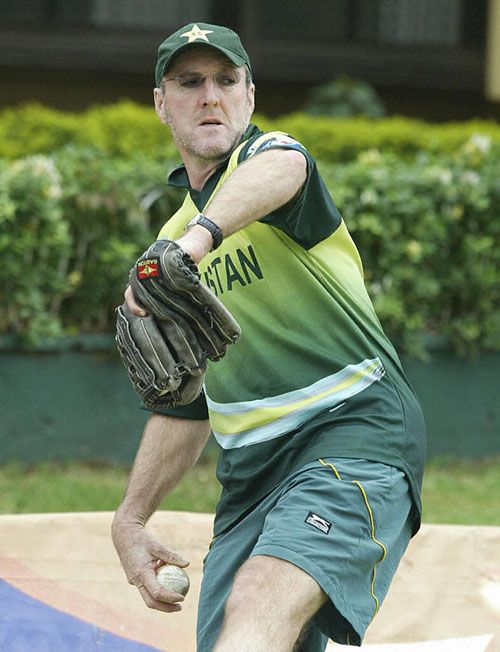 Geoff Lawson leads a throw-down | ESPNcricinfo.com