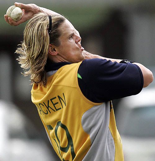 Nathan Bracken has a bowl in the nets | ESPNcricinfo.com