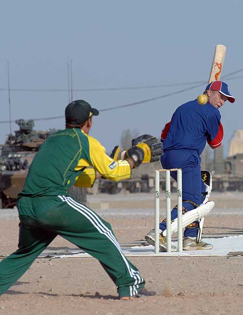 Australia's wicketkeeper prepares to catch the ball | ESPNcricinfo.com