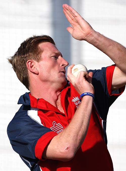 Paul Collingwood has a bowl in the nets | ESPNcricinfo.com