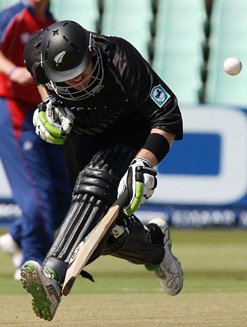 Scott Styris takes evasive action to avoid a return | ESPNcricinfo.com