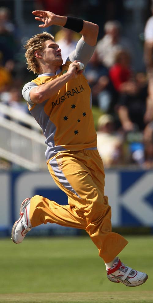 Shane Watson bowls shortly before hurting his hamstring | ESPNcricinfo.com