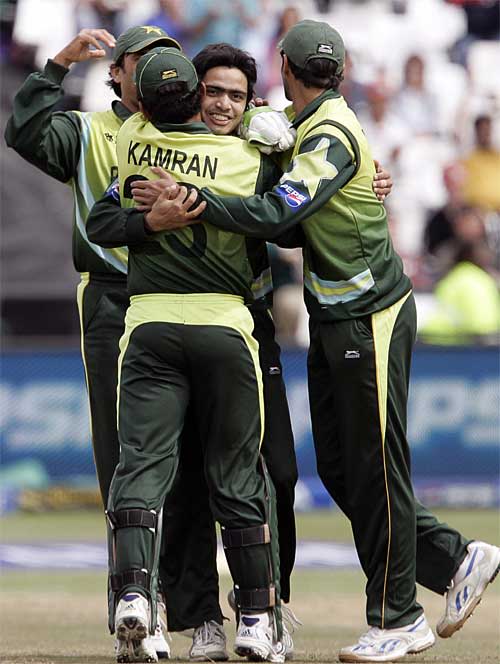 Pakistan celebrate some tidy work in the field | ESPNcricinfo.com