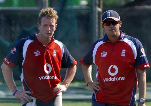 Paul Collingwood and Andy Flower look on during fielding practice | ESPNcricinfo.com