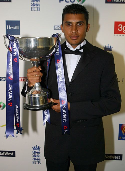 Adil Rashid with his Young-Player-of-the-Year award | ESPNcricinfo.com